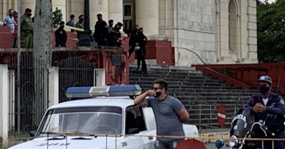 "Boinas rojas, boinas negras, es como si fueran a traer a Bin Laden"