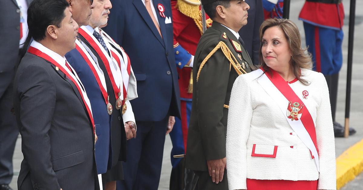 Perú: Boluarte afirma que evitó un país fallido como Cuba o Venezuela