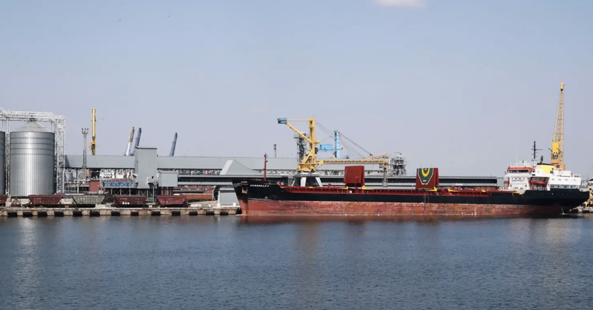 Misiles rusos alcanzan una terminal de petróleo y una de cereal del puerto de Odesa