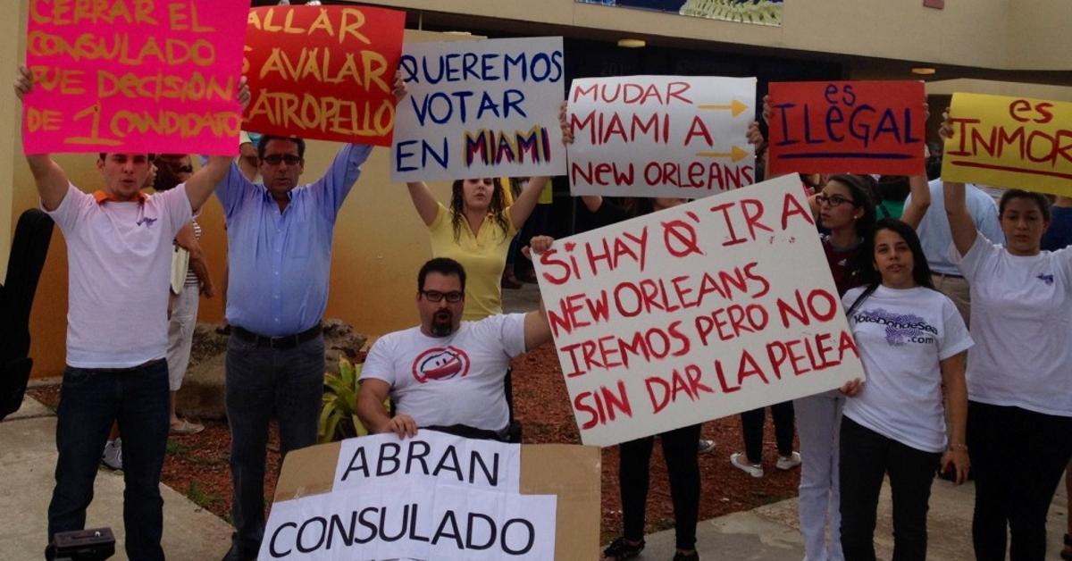 Recogen firmas en pro de la reapertura del consulado de Venezuela en Miami
