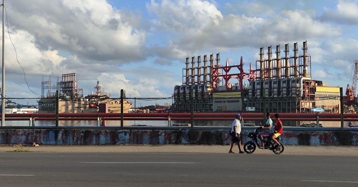 Llega a La Habana una nueva patana turca, con una capacidad de 80 MW